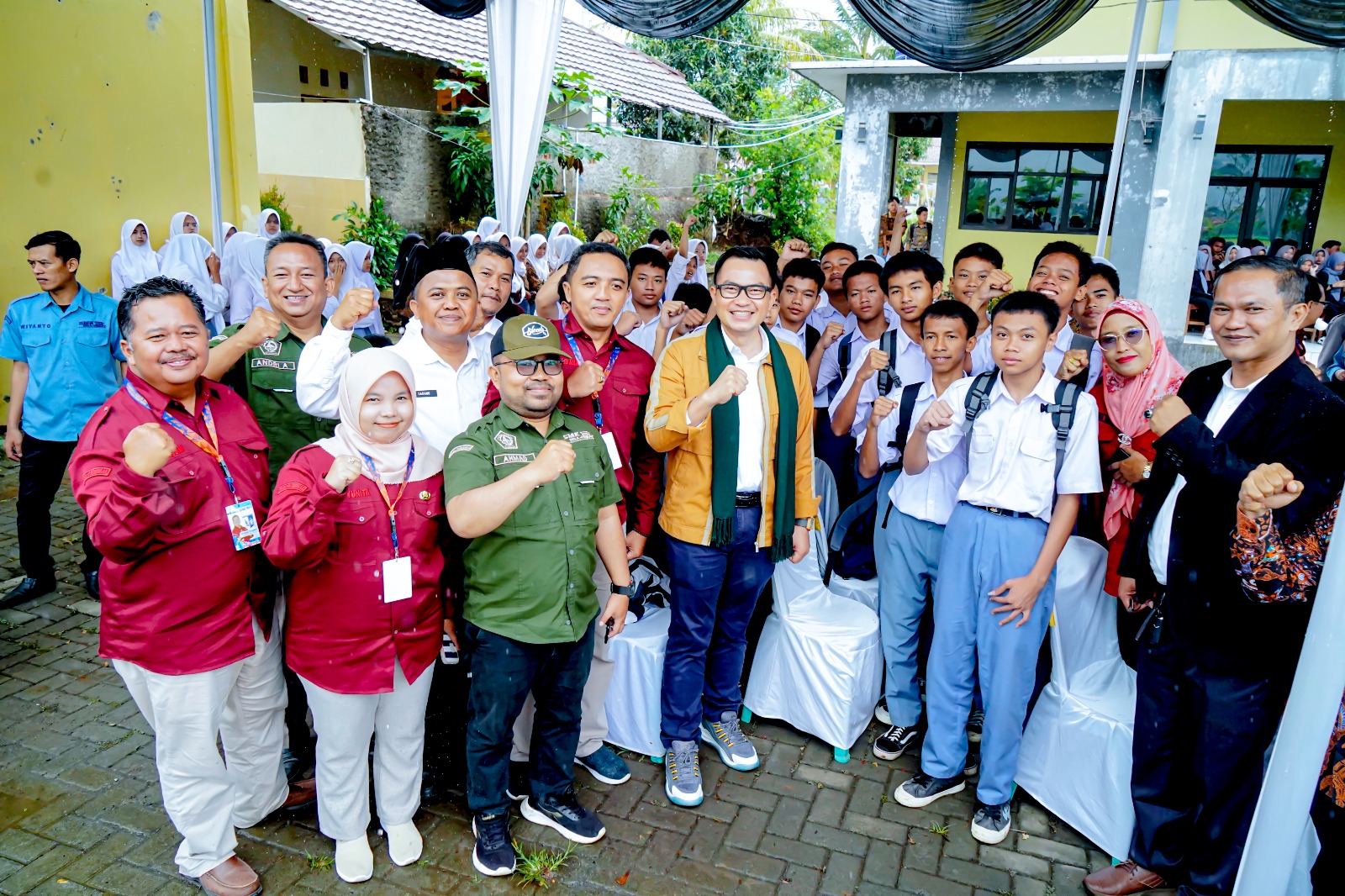Kadisdik Jabar Buka Job Fair dan Expo P5 di SMKN Kadipaten Tasikmalaya Kadisdik Jabar Buka Job Fair dan Expo P5 di SMKN Kadipaten Tasikmalaya